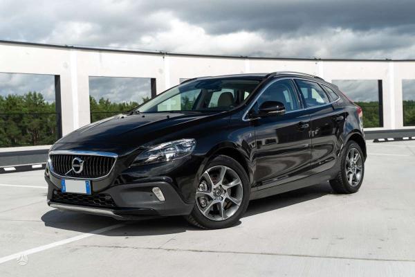 Melns Volvo V40 2016 Viļņa, ar dzinēja tilpumu 2.00 L un nobraukumu 153 tūkst. km par 9600 €, foto 1 vietnē AUTOMOTO.COM.LV