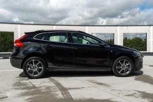 Black Volvo V40 2016 in Vilnius, with an engine capacity of 2.00 L and mileage of 153 thousand km for 9600 €, photo 5 on AUTOMOTO.COM.LV