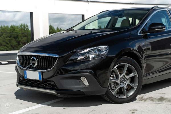 Melns Volvo V40 2016 Viļņa, ar dzinēja tilpumu 2.00 L un nobraukumu 153 tūkst. km par 9600 €, foto 6 vietnē AUTOMOTO.COM.LV