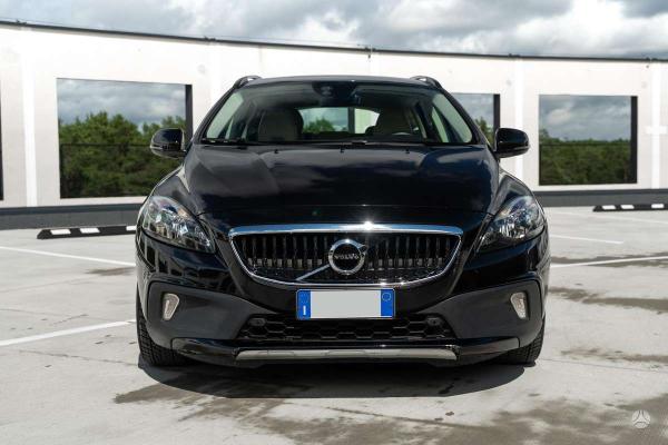 Melns Volvo V40 2016 Viļņa, ar dzinēja tilpumu 2.00 L un nobraukumu 153 tūkst. km par 9600 €, foto 10 vietnē AUTOMOTO.COM.LV