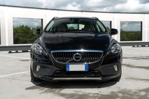 Black Volvo V40 2016 in Vilnius, with an engine capacity of 2.00 L and mileage of 153 thousand km for 9600 €, photo 11 on AUTOMOTO.COM.LV