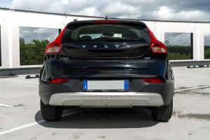 Black Volvo V40 2016 in Vilnius, with an engine capacity of 2.00 L and mileage of 153 thousand km for 9600 €, photo 12 on AUTOMOTO.COM.LV