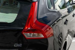 Black Volvo V40 2016 in Vilnius, with an engine capacity of 2.00 L and mileage of 153 thousand km for 9600 €, photo 14 on AUTOMOTO.COM.LV
