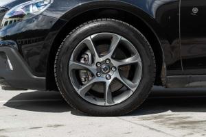 Black Volvo V40 2016 in Vilnius, with an engine capacity of 2.00 L and mileage of 153 thousand km for 9600 €, photo 15 on AUTOMOTO.COM.LV