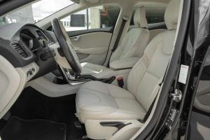 Black Volvo V40 2016 in Vilnius, with an engine capacity of 2.00 L and mileage of 153 thousand km for 9600 €, photo 16 on AUTOMOTO.COM.LV
