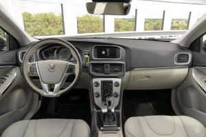 Black Volvo V40 2016 in Vilnius, with an engine capacity of 2.00 L and mileage of 153 thousand km for 9600 €, photo 18 on AUTOMOTO.COM.LV