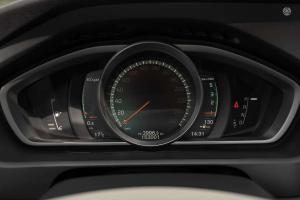 Black Volvo V40 2016 in Vilnius, with an engine capacity of 2.00 L and mileage of 153 thousand km for 9600 €, photo 21 on AUTOMOTO.COM.LV