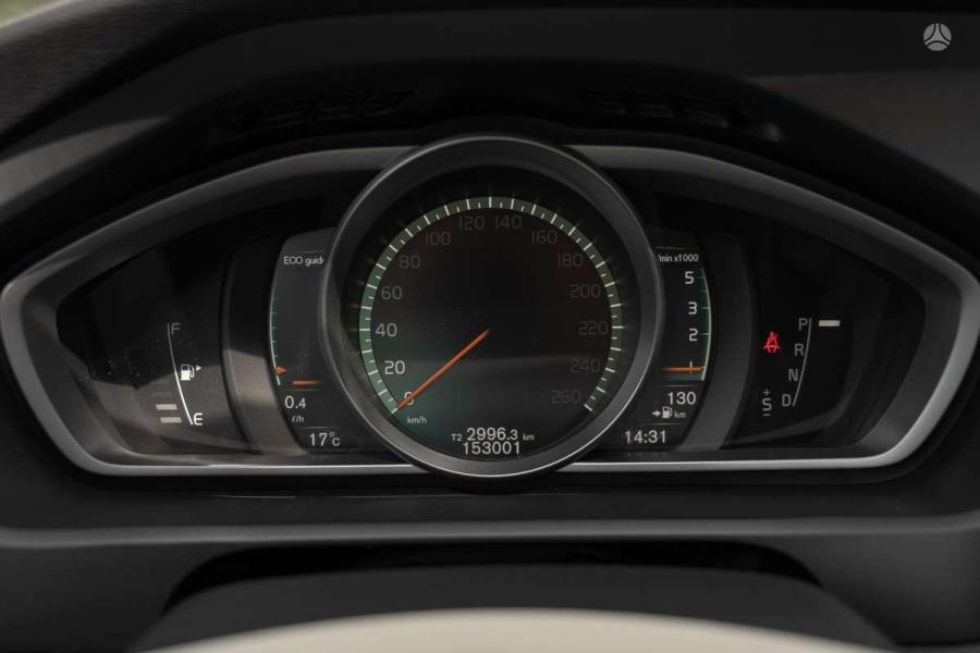 Black Volvo V40 2016 in Vilnius, with an engine capacity of 2.00 L and mileage of 153 thousand km for 9600 €, photo 21 on AUTOMOTO.COM.LV