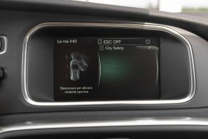 Black Volvo V40 2016 in Vilnius, with an engine capacity of 2.00 L and mileage of 153 thousand km for 9600 €, photo 22 on AUTOMOTO.COM.LV