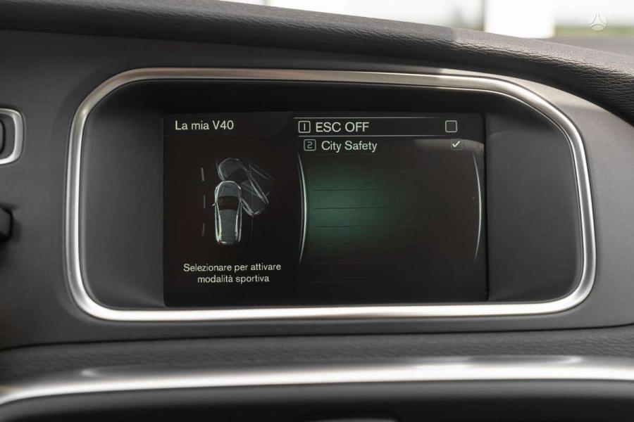 Black Volvo V40 2016 in Vilnius, with an engine capacity of 2.00 L and mileage of 153 thousand km for 9600 €, photo 22 on AUTOMOTO.COM.LV