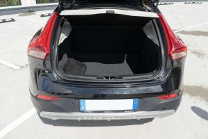 Black Volvo V40 2016 in Vilnius, with an engine capacity of 2.00 L and mileage of 153 thousand km for 9600 €, photo 28 on AUTOMOTO.COM.LV