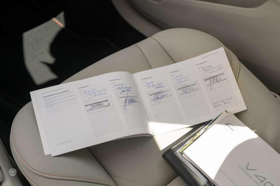 Black Volvo V40 2016 in Vilnius, with an engine capacity of 2.00 L and mileage of 153 thousand km for 9600 €, photo 29 on AUTOMOTO.COM.LV