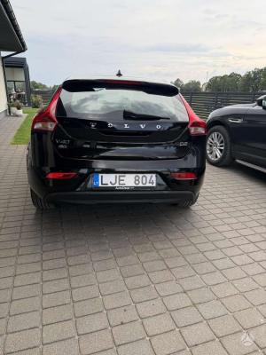 Melns Volvo V40 2016 Alīta, ar dzinēja tilpumu 1.97 L un nobraukumu 184 tūkst. km par 8500 €, foto 7 vietnē AUTOMOTO.COM.LV