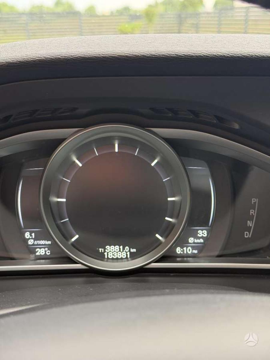 Melns Volvo V40 2016 Alīta, ar dzinēja tilpumu 1.97 L un nobraukumu 184 tūkst. km par 8500 €, foto 12 vietnē AUTOMOTO.COM.LV