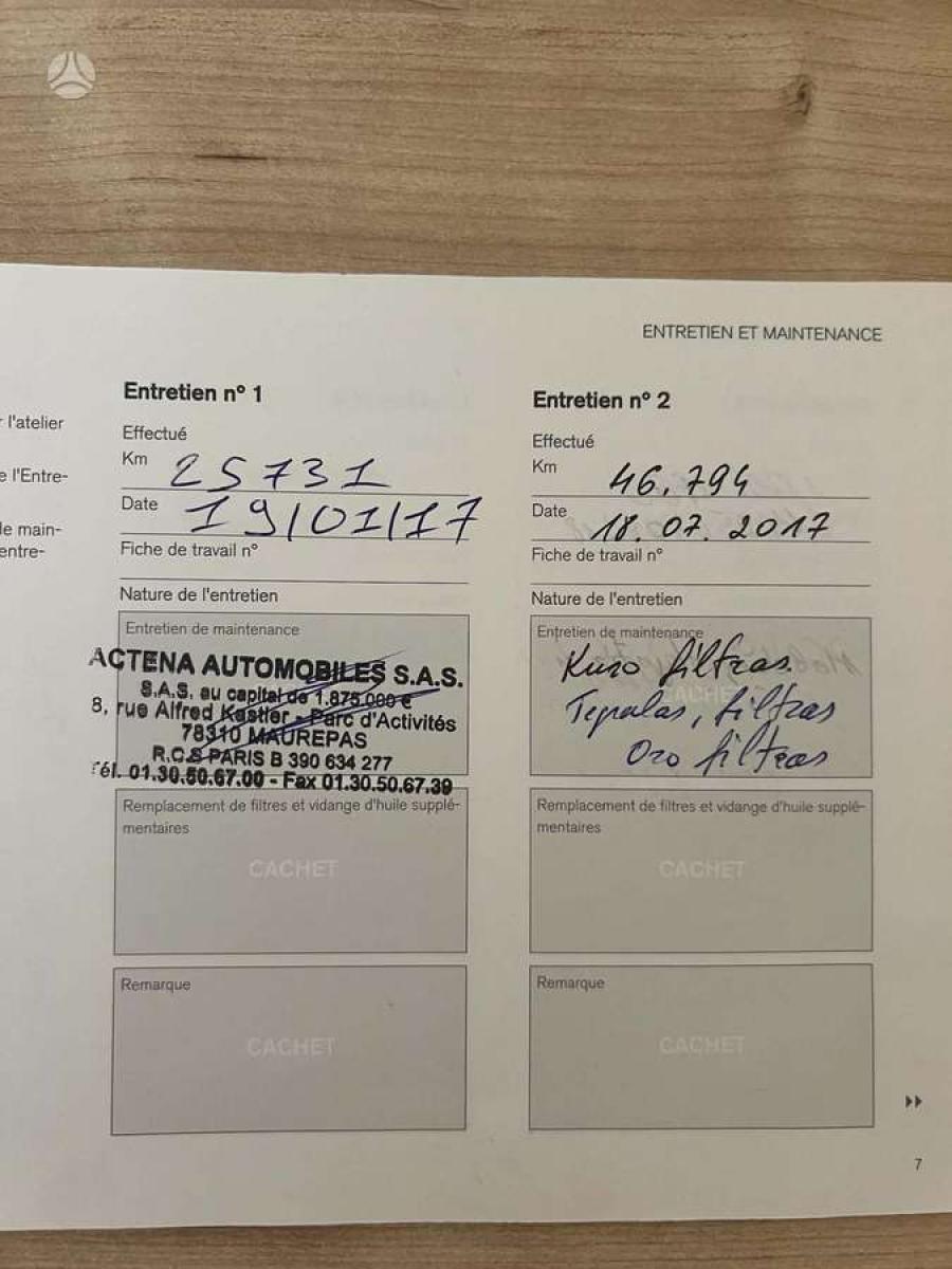 Melns Volvo V40 2016 Alīta, ar dzinēja tilpumu 1.97 L un nobraukumu 184 tūkst. km par 8500 €, foto 22 vietnē AUTOMOTO.COM.LV