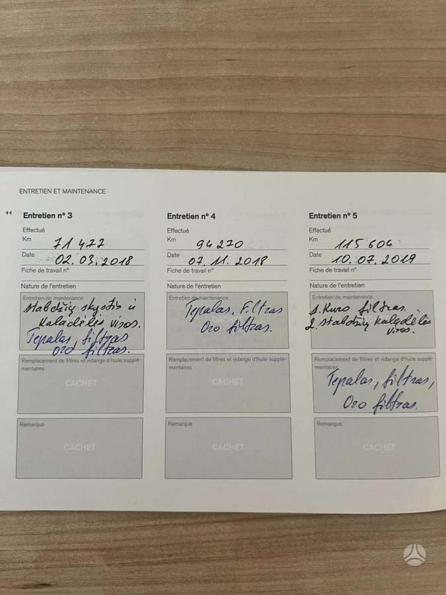 Melns Volvo V40 2016 Alīta, ar dzinēja tilpumu 1.97 L un nobraukumu 184 tūkst. km par 8500 €, foto 23 vietnē AUTOMOTO.COM.LV