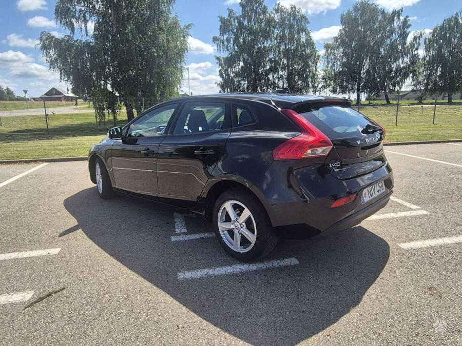 Black Volvo V40 2016 in Raseiniai, with an engine capacity of 1.97 L and mileage of 265 thousand km for 7150 €, photo 7 on AUTOMOTO.COM.LV