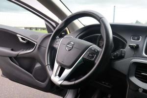 Black Volvo V40 2016 in Raseiniai, with an engine capacity of 1.97 L and mileage of 265 thousand km for 7150 €, photo 11 on AUTOMOTO.COM.LV