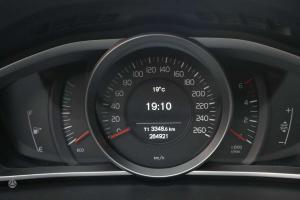 Black Volvo V40 2016 in Raseiniai, with an engine capacity of 1.97 L and mileage of 265 thousand km for 7150 €, photo 13 on AUTOMOTO.COM.LV