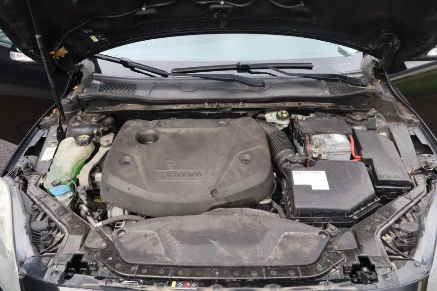Black Volvo V40 2016 in Raseiniai, with an engine capacity of 1.97 L and mileage of 265 thousand km for 7150 €, photo 14 on AUTOMOTO.COM.LV