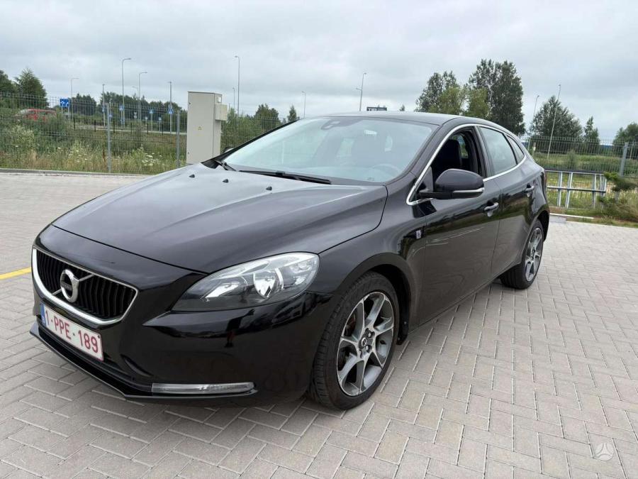 Melns Volvo V40 2016 Tauragė, ar dzinēja tilpumu 1.97 L un nobraukumu 307 tūkst. km par 6900 €, foto 1 vietnē AUTOMOTO.COM.LV