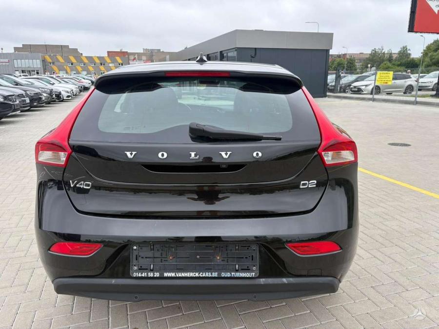 Melns Volvo V40 2016 Tauragė, ar dzinēja tilpumu 1.97 L un nobraukumu 307 tūkst. km par 6900 €, foto 5 vietnē AUTOMOTO.COM.LV