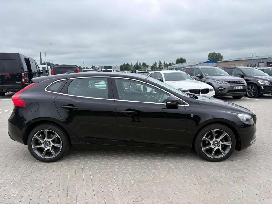 Melns Volvo V40 2016 Tauragė, ar dzinēja tilpumu 1.97 L un nobraukumu 307 tūkst. km par 6900 €, foto 7 vietnē AUTOMOTO.COM.LV