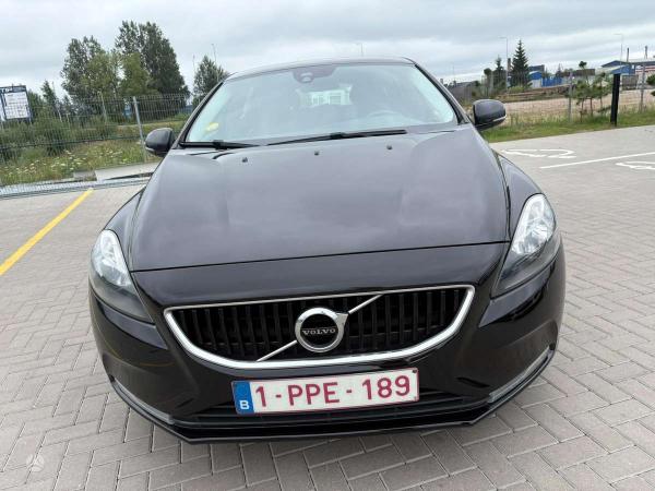 Black Volvo V40 2016 in Taurage, with an engine capacity of 1.97 L and mileage of 307 thousand km for 6900 €, photo 8 on AUTOMOTO.COM.LV