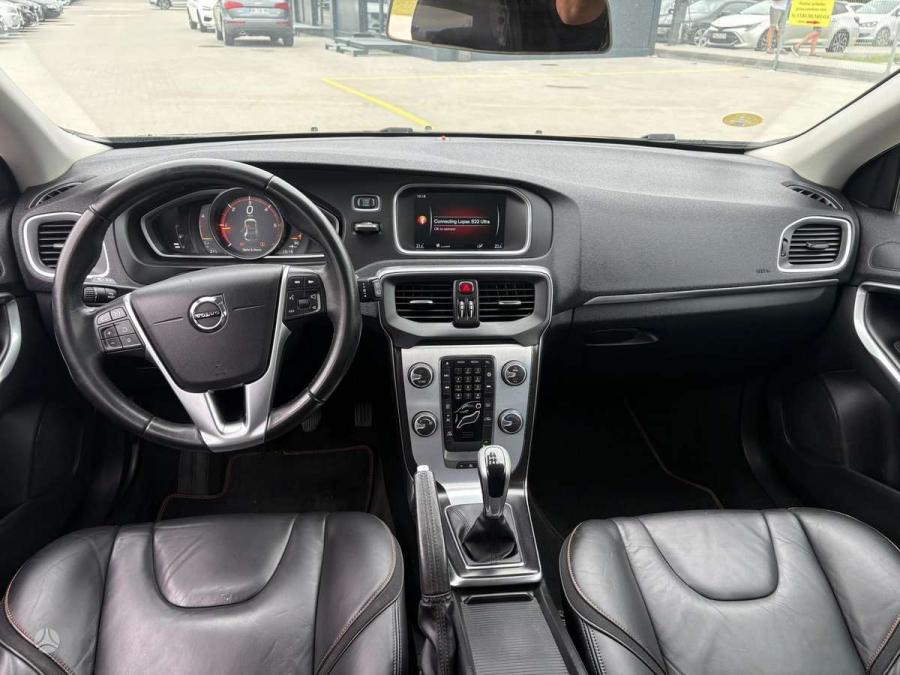 Melns Volvo V40 2016 Tauragė, ar dzinēja tilpumu 1.97 L un nobraukumu 307 tūkst. km par 6900 €, foto 12 vietnē AUTOMOTO.COM.LV