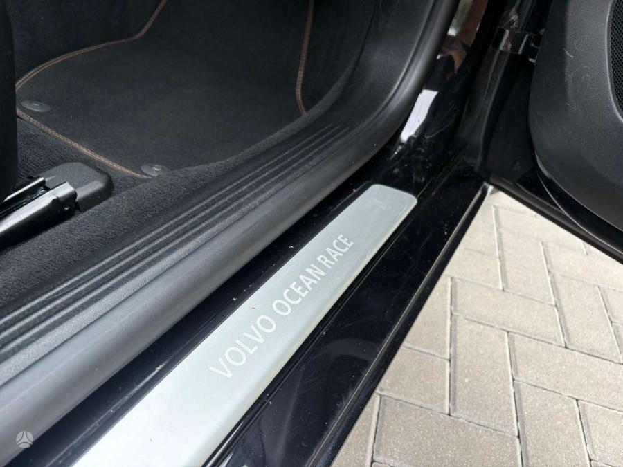 Melns Volvo V40 2016 Tauragė, ar dzinēja tilpumu 1.97 L un nobraukumu 307 tūkst. km par 6900 €, foto 13 vietnē AUTOMOTO.COM.LV