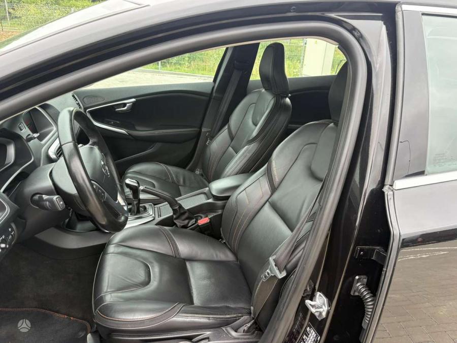 Melns Volvo V40 2016 Tauragė, ar dzinēja tilpumu 1.97 L un nobraukumu 307 tūkst. km par 6900 €, foto 17 vietnē AUTOMOTO.COM.LV
