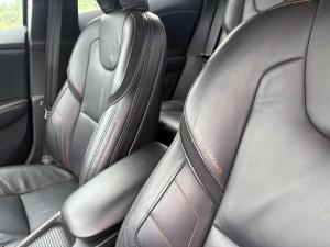 Melns Volvo V40 2016 Tauragė, ar dzinēja tilpumu 1.97 L un nobraukumu 307 tūkst. km par 6900 €, foto 19 vietnē AUTOMOTO.COM.LV