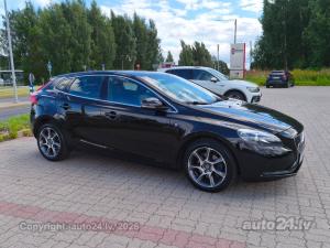 Black Volvo V40 2016 in Tartu, with an engine capacity of 0.00 L and mileage of 174 thousand km for 8990 €, photo 3 on AUTOMOTO.COM.LV