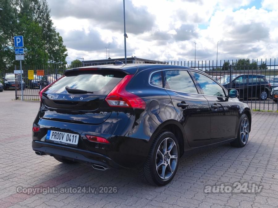 Black Volvo V40 2016 in Tartu, with an engine capacity of 0.00 L and mileage of 174 thousand km for 8990 €, photo 4 on AUTOMOTO.COM.LV