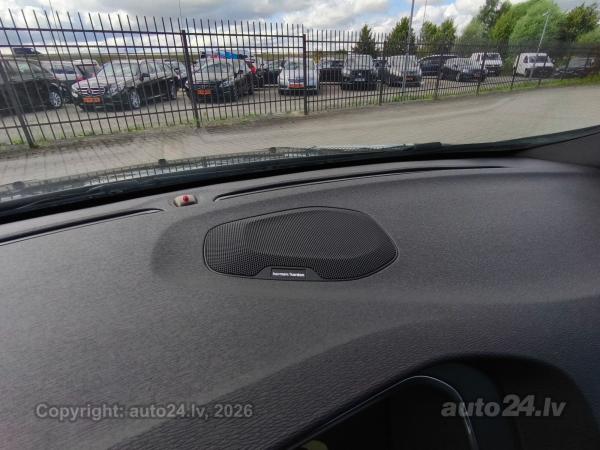 Black Volvo V40 2016 in Tartu, with an engine capacity of 0.00 L and mileage of 174 thousand km for 8990 €, photo 8 on AUTOMOTO.COM.LV