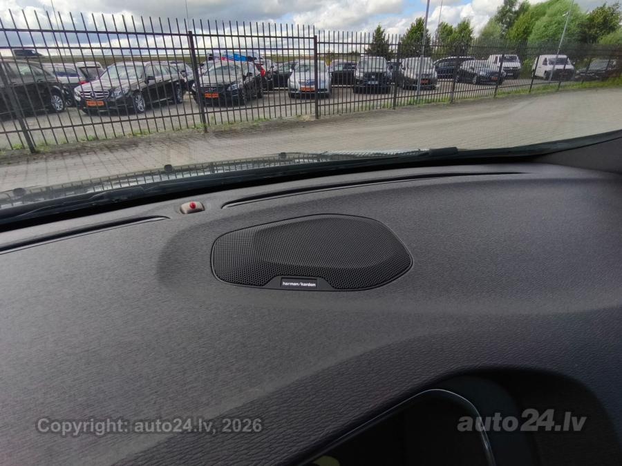 Black Volvo V40 2016 in Tartu, with an engine capacity of 0.00 L and mileage of 174 thousand km for 8990 €, photo 9 on AUTOMOTO.COM.LV