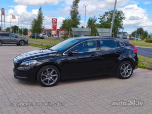 Black Volvo V40 2016 in Tartu, with an engine capacity of 0.00 L and mileage of 174 thousand km for 8990 €, photo 12 on AUTOMOTO.COM.LV