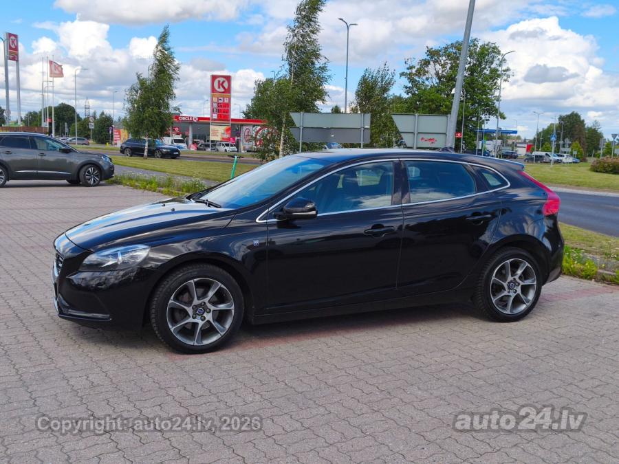 Black Volvo V40 2016 in Tartu, with an engine capacity of 0.00 L and mileage of 174 thousand km for 8990 €, photo 12 on AUTOMOTO.COM.LV
