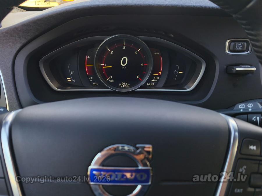 Black Volvo V40 2016 in Tartu, with an engine capacity of 0.00 L and mileage of 174 thousand km for 8990 €, photo 16 on AUTOMOTO.COM.LV