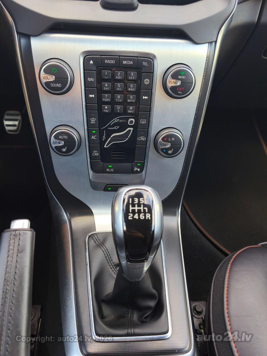Black Volvo V40 2016 in Tartu, with an engine capacity of 0.00 L and mileage of 174 thousand km for 8990 €, photo 19 on AUTOMOTO.COM.LV