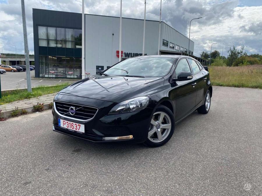 Black Volvo V40 2016 in Vilnius, with an engine capacity of 1.97 L and mileage of 235 thousand km for 7950 €, photo 1 on AUTOMOTO.COM.LV