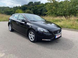 Black Volvo V40 2016 in Vilnius, with an engine capacity of 1.97 L and mileage of 235 thousand km for 7950 €, photo 4 on AUTOMOTO.COM.LV