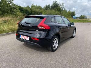 Black Volvo V40 2016 in Vilnius, with an engine capacity of 1.97 L and mileage of 235 thousand km for 7950 €, photo 6 on AUTOMOTO.COM.LV