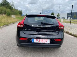 Black Volvo V40 2016 in Vilnius, with an engine capacity of 1.97 L and mileage of 235 thousand km for 7950 €, photo 7 on AUTOMOTO.COM.LV