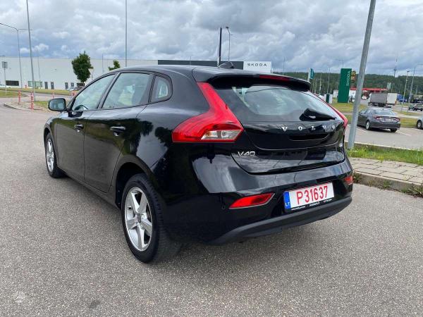 Black Volvo V40 2016 in Vilnius, with an engine capacity of 1.97 L and mileage of 235 thousand km for 7950 €, photo 7 on AUTOMOTO.COM.LV