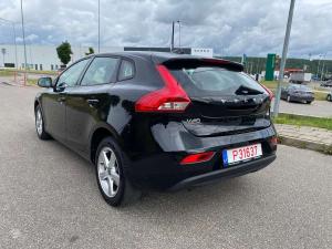 Black Volvo V40 2016 in Vilnius, with an engine capacity of 1.97 L and mileage of 235 thousand km for 7950 €, photo 8 on AUTOMOTO.COM.LV