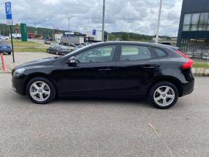 Black Volvo V40 2016 in Vilnius, with an engine capacity of 1.97 L and mileage of 235 thousand km for 7950 €, photo 9 on AUTOMOTO.COM.LV