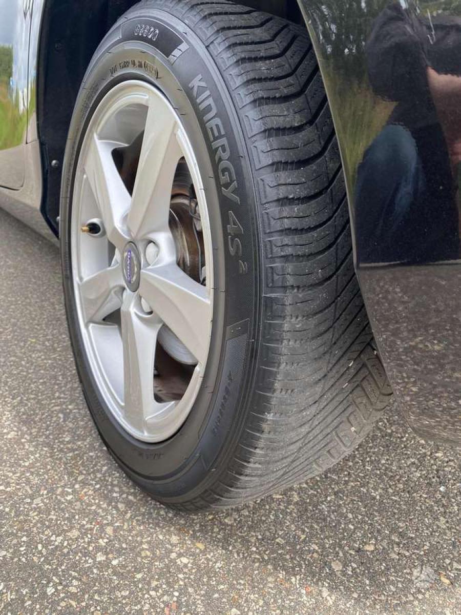 Black Volvo V40 2016 in Vilnius, with an engine capacity of 1.97 L and mileage of 235 thousand km for 7950 €, photo 10 on AUTOMOTO.COM.LV