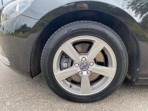 Black Volvo V40 2016 in Vilnius, with an engine capacity of 1.97 L and mileage of 235 thousand km for 7950 €, photo 13 on AUTOMOTO.COM.LV
