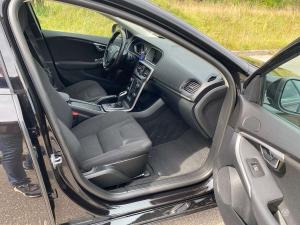 Black Volvo V40 2016 in Vilnius, with an engine capacity of 1.97 L and mileage of 235 thousand km for 7950 €, photo 15 on AUTOMOTO.COM.LV